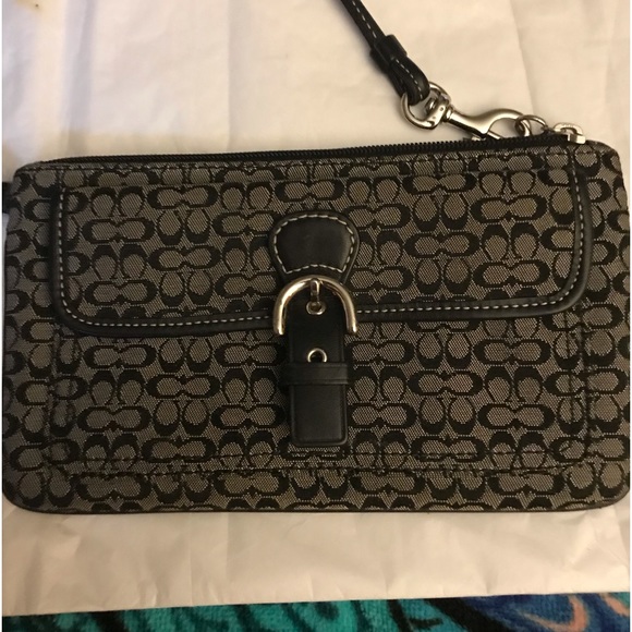 Coach | Bags | Coach Wristlet With Front Pouch Signature Cc Pattern In ...